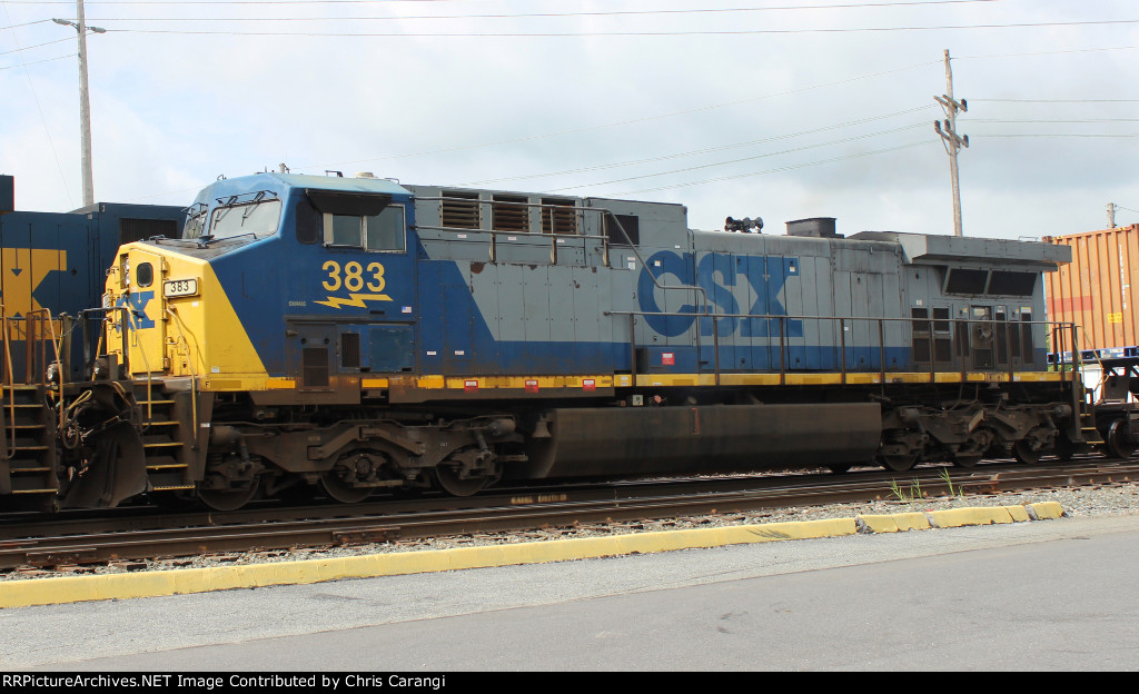 CSXT 383 on Q032-09